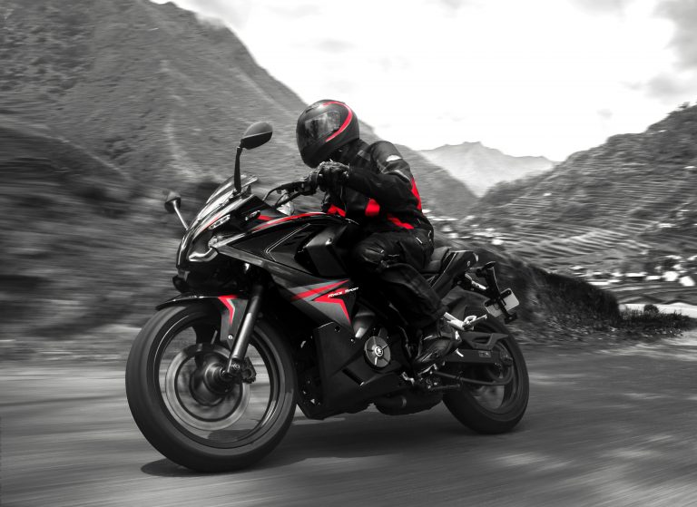 InsideRACING Rouser RS200: A Fusion of Power and Comfort