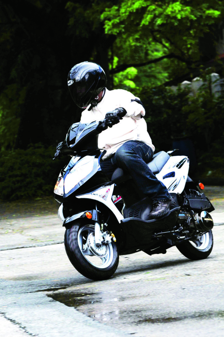 InsideRACING 2009 Motorstar Hawk 150R Ride Review: New Personality