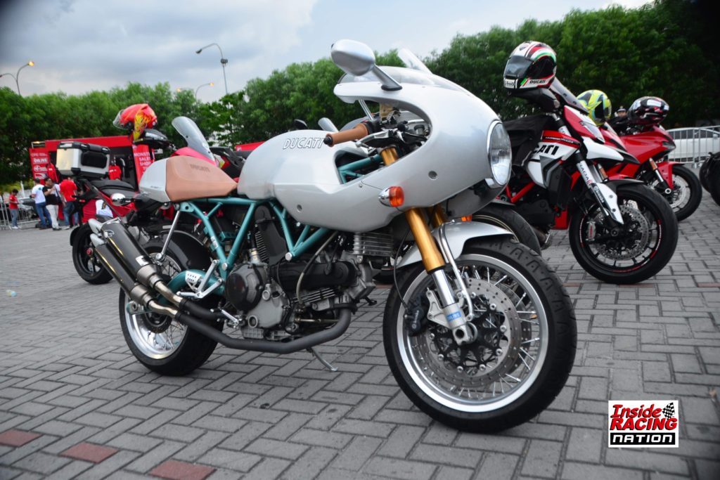 InsideRACING Rare Ducati Mike Hailwood & Paul Smart replicas spotted at MOA