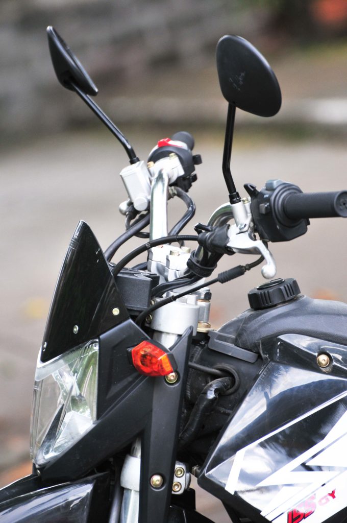 InsideRACING 2012 Motorstar Moto R155 Review: Commuter with a Character!