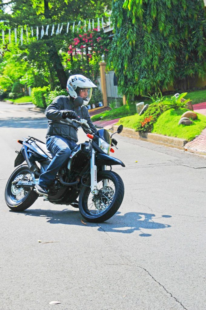 InsideRACING 2012 Motorstar Moto R155 Review: Commuter with a Character!