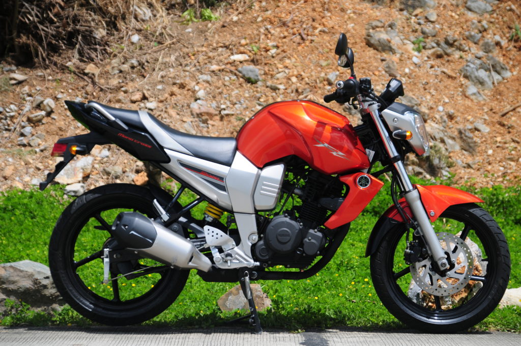 InsideRACING 2011 Yamaha FZ-16 Ride Review : Image Builder, Confidence ...