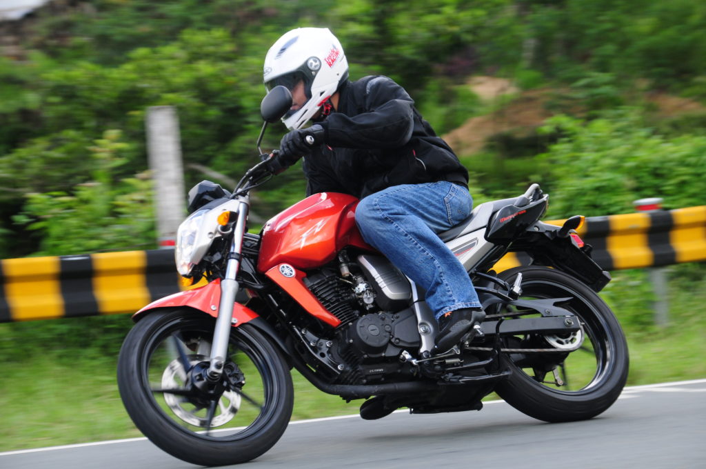InsideRACING 2011 Yamaha FZ-16 Ride Review : Image Builder, Confidence ...
