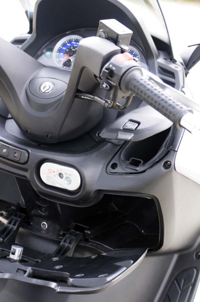 InsideRACING 2011 SYM GTS 300i Evo Ride Review : Elegantly Smooth ...