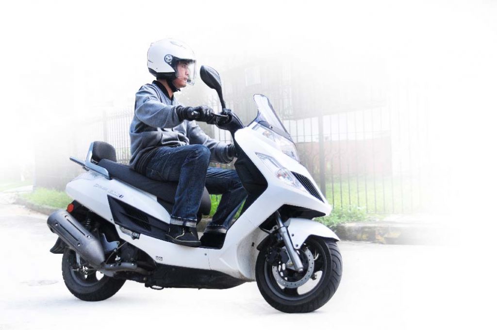 InsideRACING 2011 KYMCO Dink 200i Ride Review: World Class!