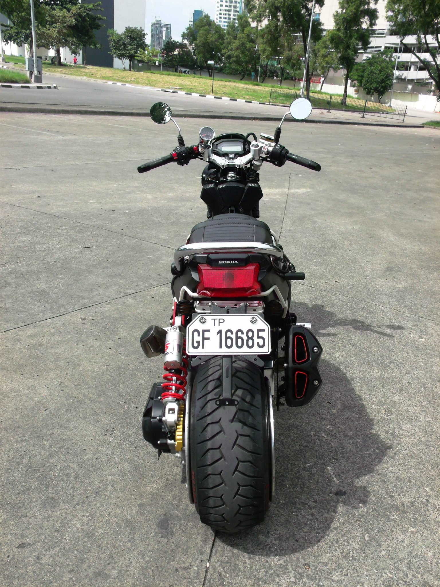 InsideRACING Carbonite: The Café Racer inspired Honda Zoomer-X