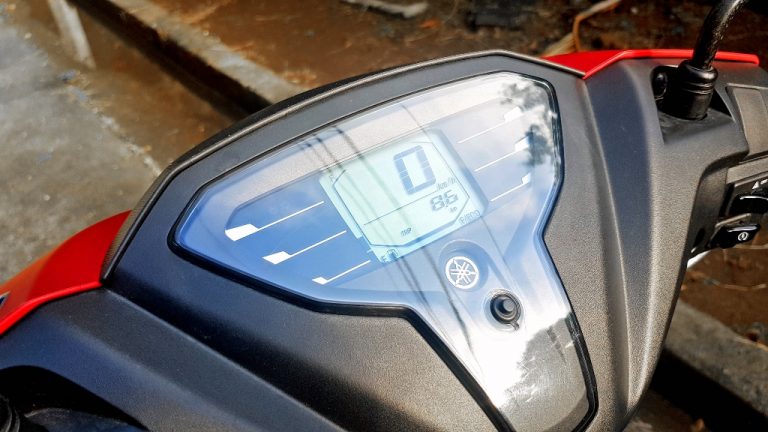 InsideRACING 2021 Yamaha Mio Gravis First Ride Review : Maxi-Scooter ...