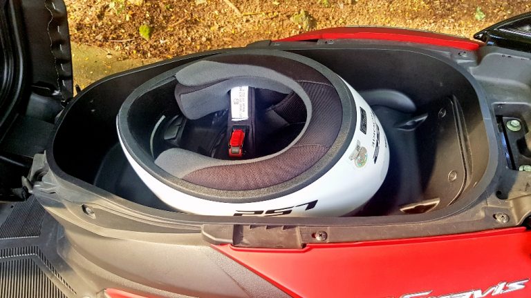 InsideRACING 2021 Yamaha Mio Gravis First Ride Review : Maxi-Scooter ...