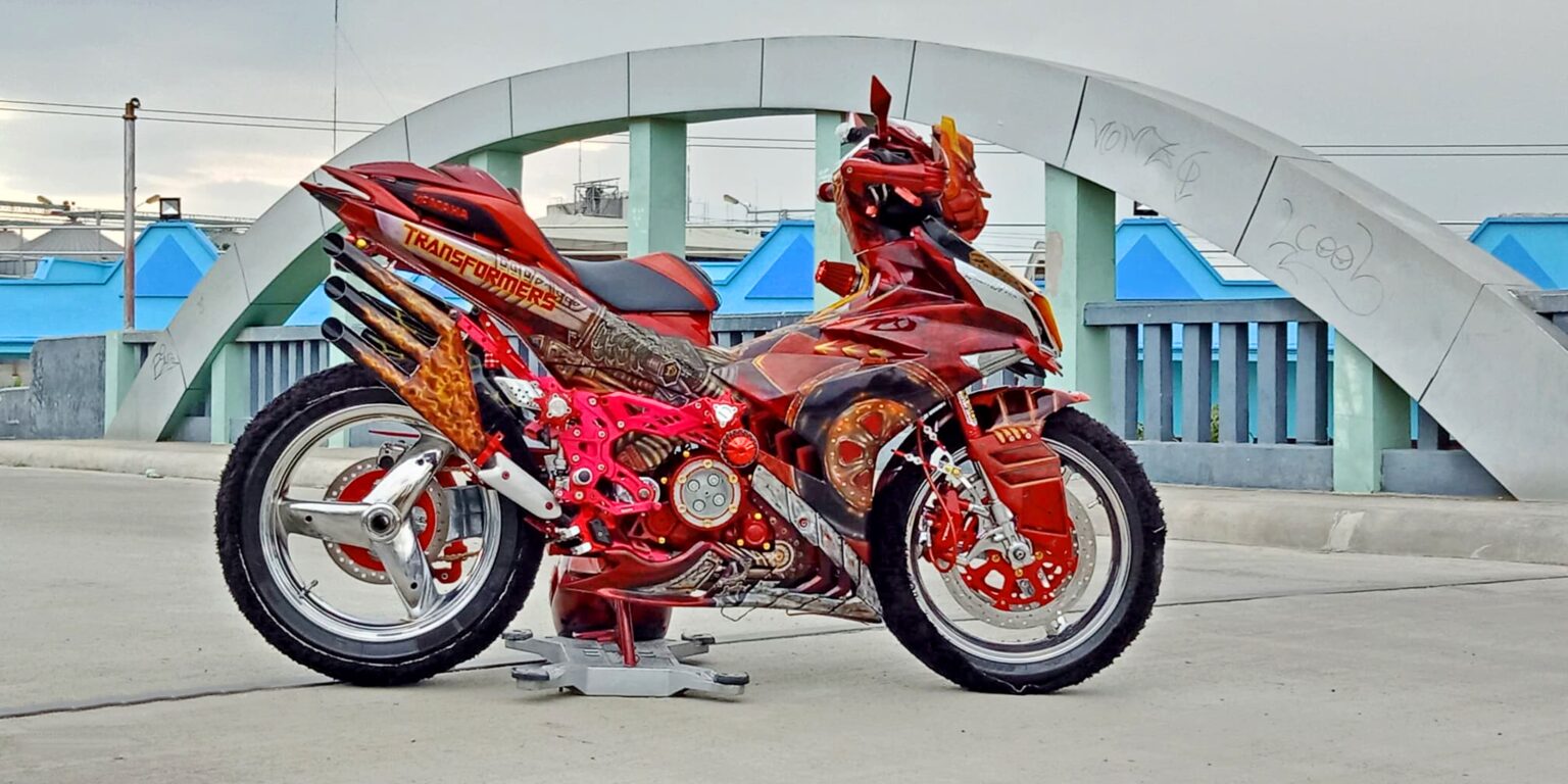 InsideRACING Transformers Autobot “Drift” Yamaha Sniper 150 Show Bike