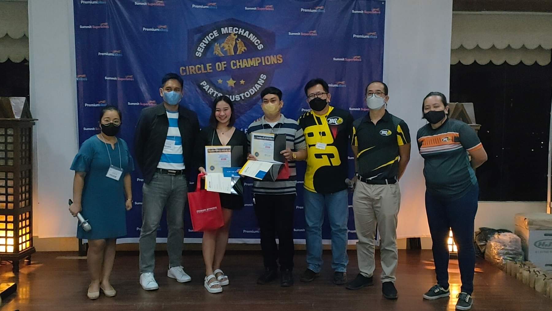 InsideRACING BG Powerstroke & Premiumbikes Fetes Top Mechanics & Custodians