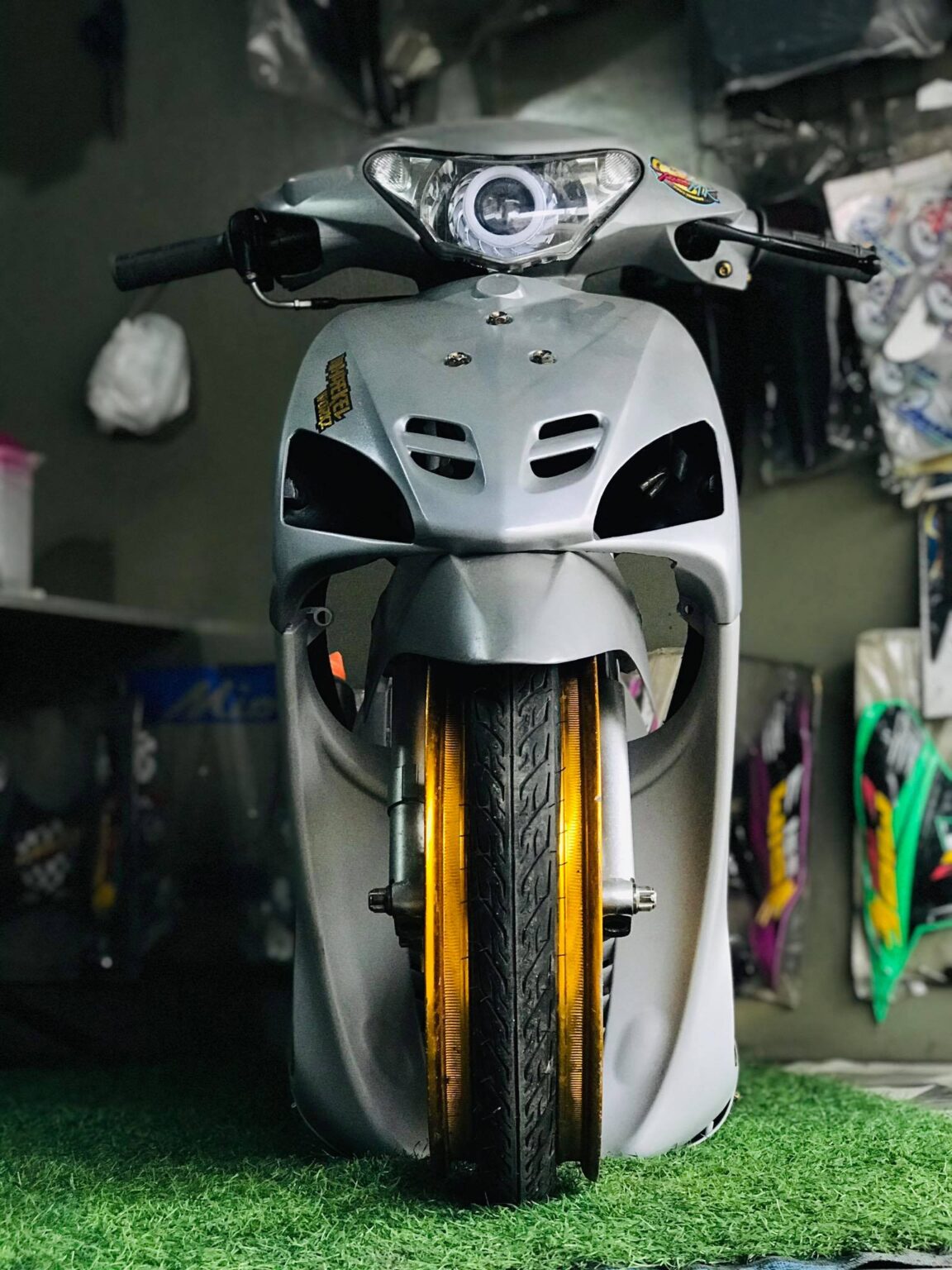 InsideRACING Matty Mouse: Stance Streetbike Concept Show Scoot from Bulacan