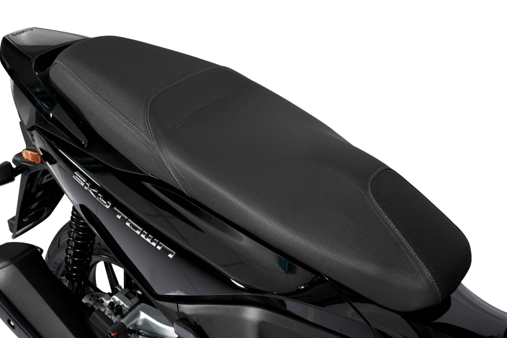 InsideRACING KYMCO Unveils the All-New SKY TOWN 150 and LIKE S 15