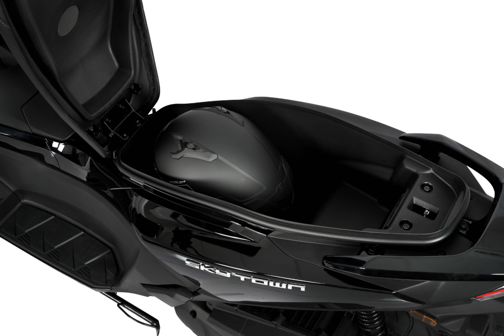 InsideRACING KYMCO Unveils the All-New SKY TOWN 150 and LIKE S 15