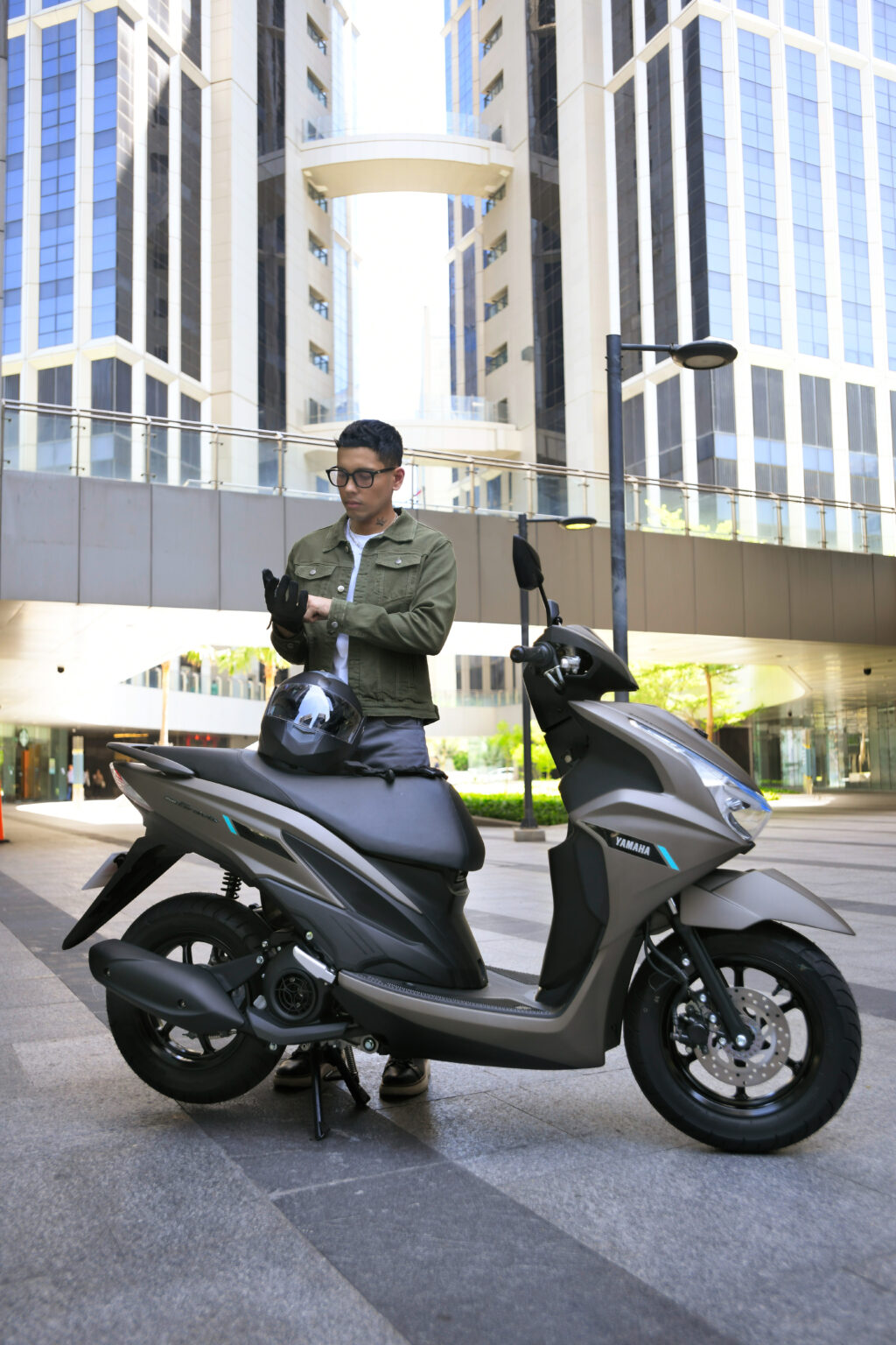 InsideRACING 2025 Mio Gravis: Smarter Style for the Sensible Rider