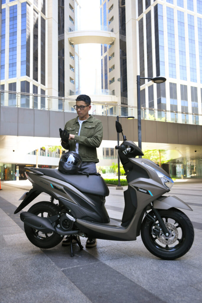 InsideRACING 2025 Mio Gravis: Smarter Style for the Sensible Rider