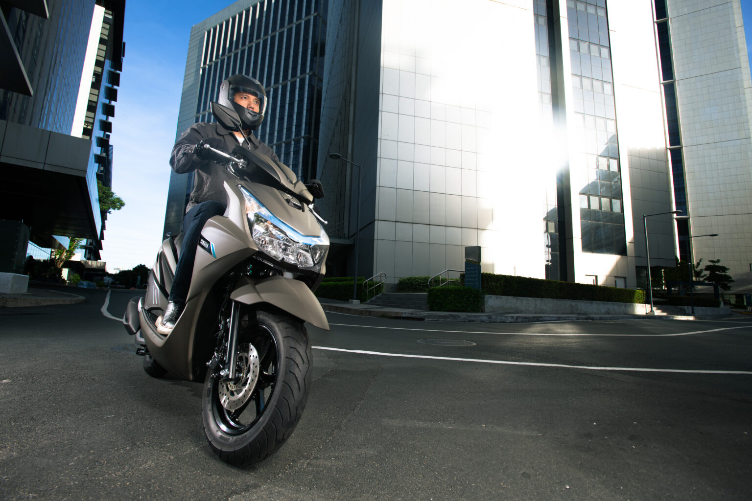 InsideRACING 2025 Mio Gravis: Smarter Style for the Sensible Rider