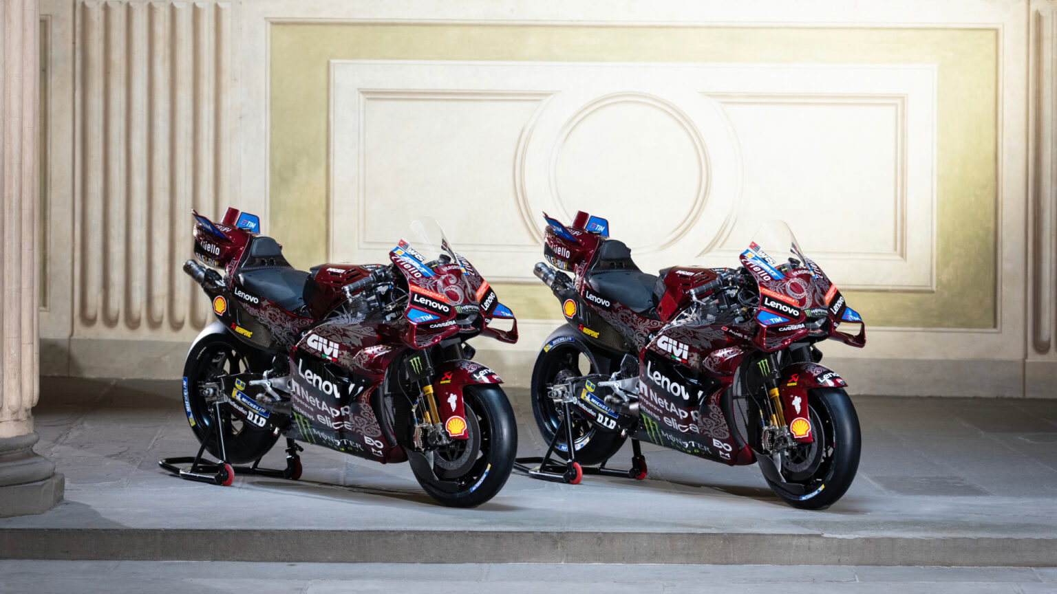 InsideRACING THE TRACK WEAPON! 2025 Panigale V4 7th Generation